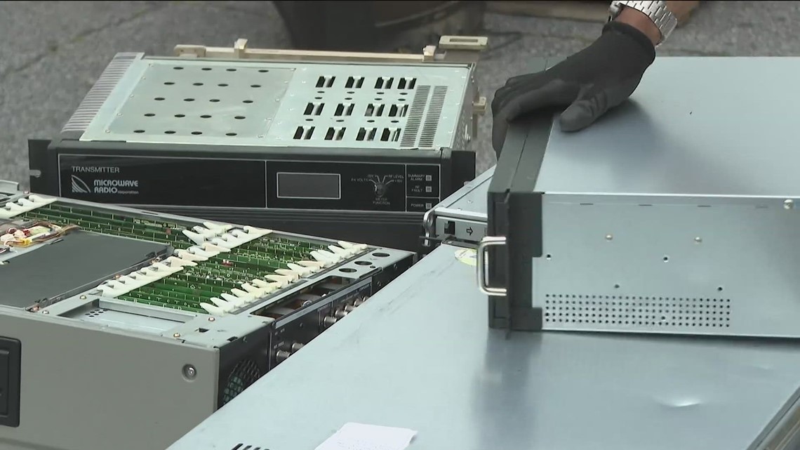 11Alive teams up to recycle electronics at Lenox Square for Earth Day ...