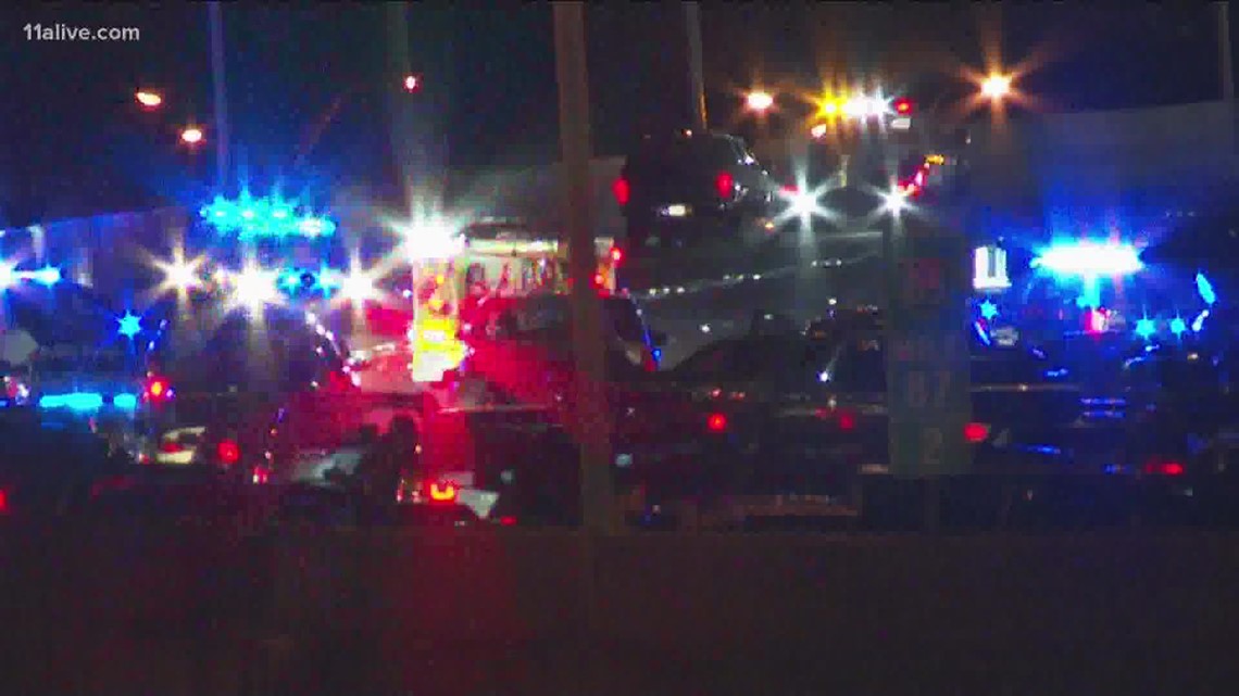 I-85 crash: 4 adults, 2 children hurt late Saturday night | 11alive.com