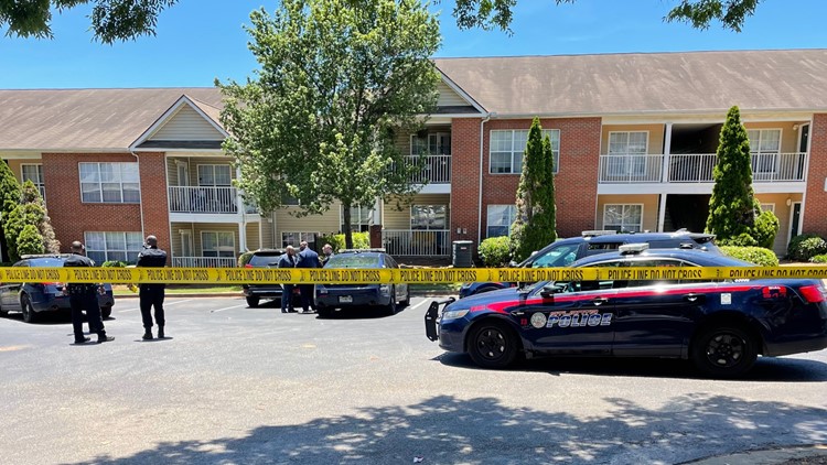 Downtown-East-Point-makes-its-mark-with-completed-mural | 11alive.com