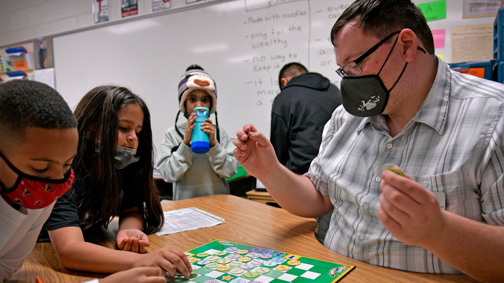 Georgia Gwinnett College senior teaches in childhood classroom ...