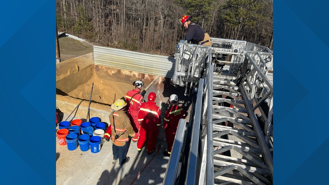 Man trapped under gravel at Paulding County rock quarry | 11alive.com