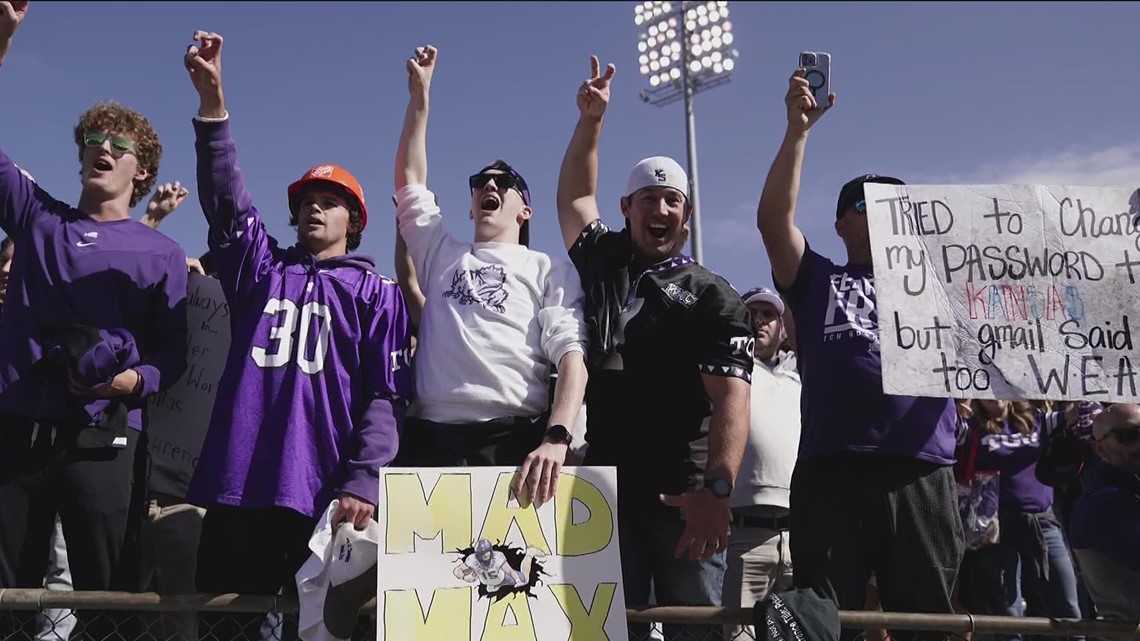 TCU fans explain unusual school chant, bent finger horn frog hand sign ...