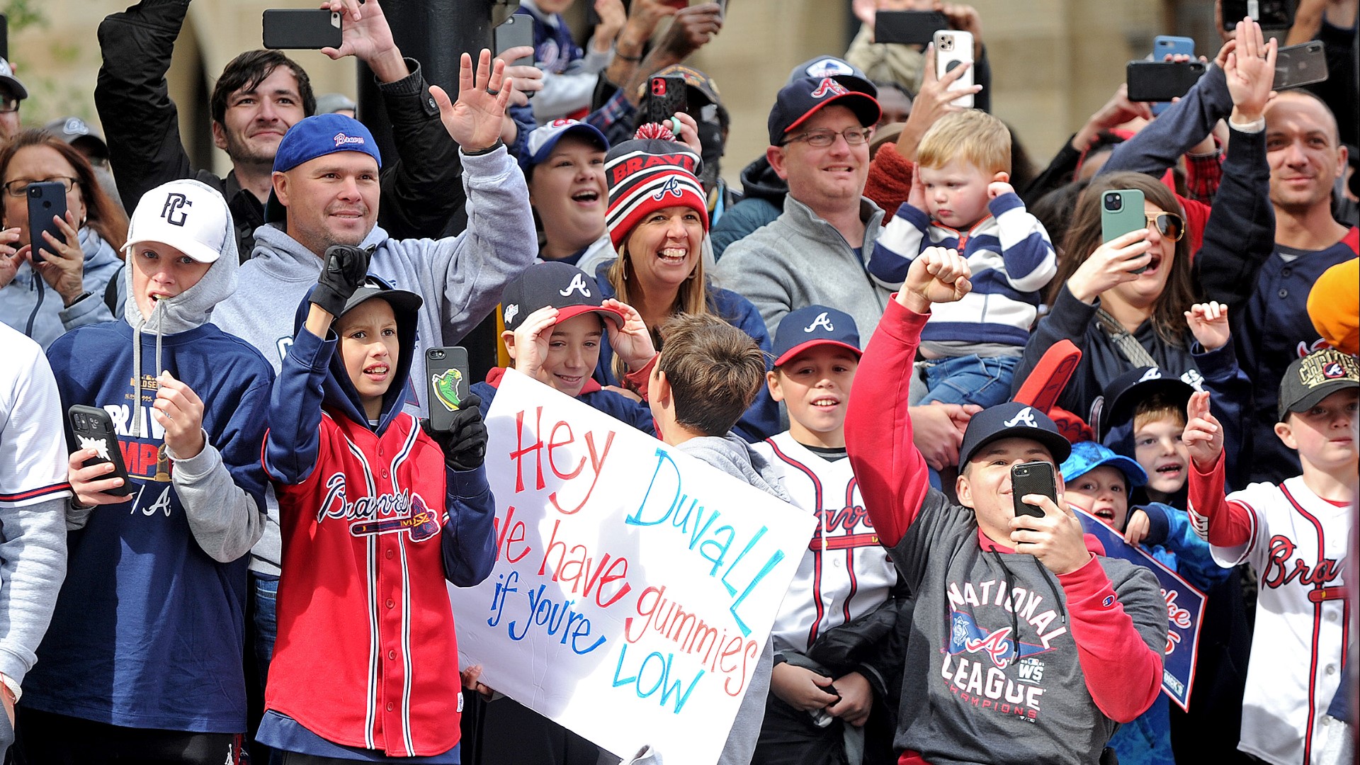 Braves parade | Watch the massive crowd cheer on the Braves | 11alive.com