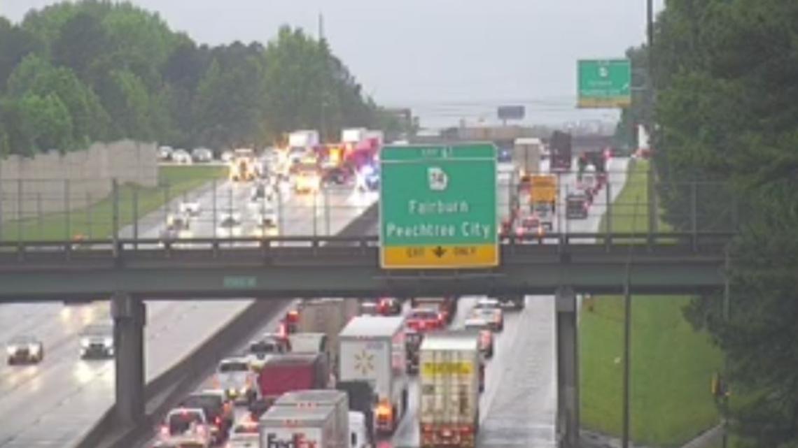 I 85 traffic near Fairburn multiple lanes stopped after wreck | 11alive.com