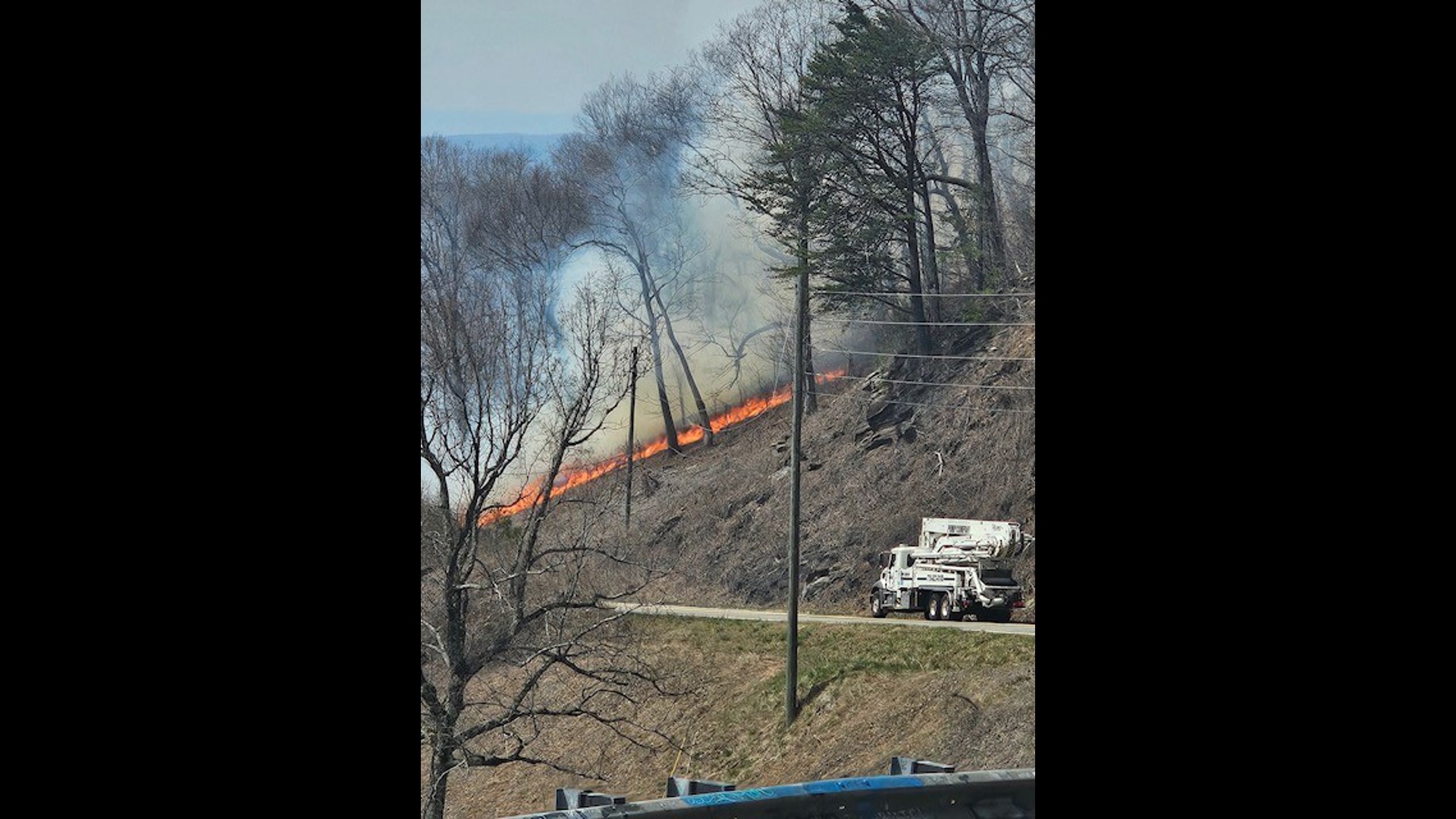 Pickens County fire crews fight Highway 136 wildfire | 11alive.com