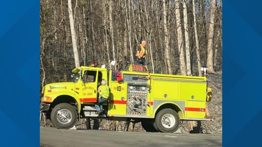 Pickens County fire crews fight Highway 136 wildfire | 11alive.com