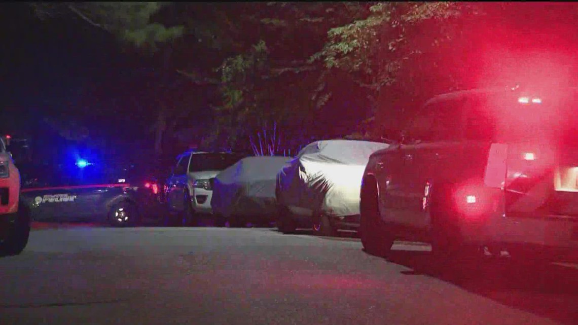 SWAT, police at Bridgeport Drive in northwest Atlanta | 11alive.com