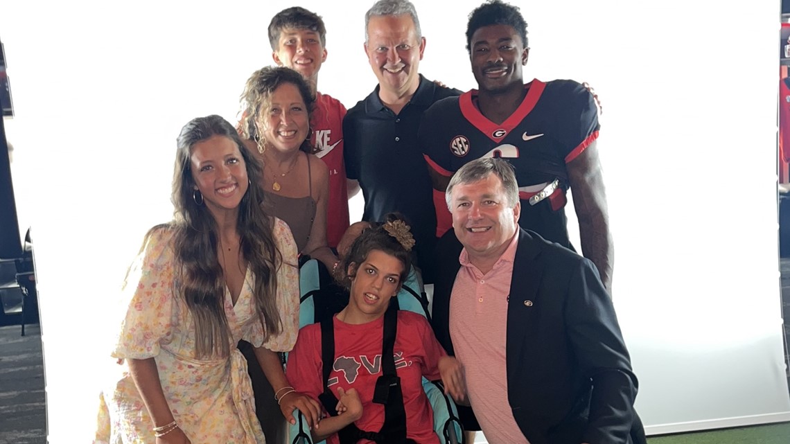 UGA football recruit Sacovie White's bond with disabled sister ...