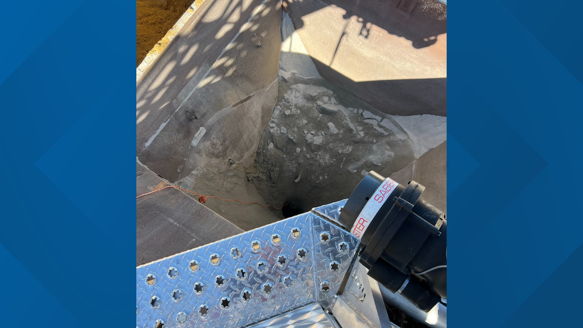 Man trapped under gravel at Paulding County rock quarry | 11alive.com