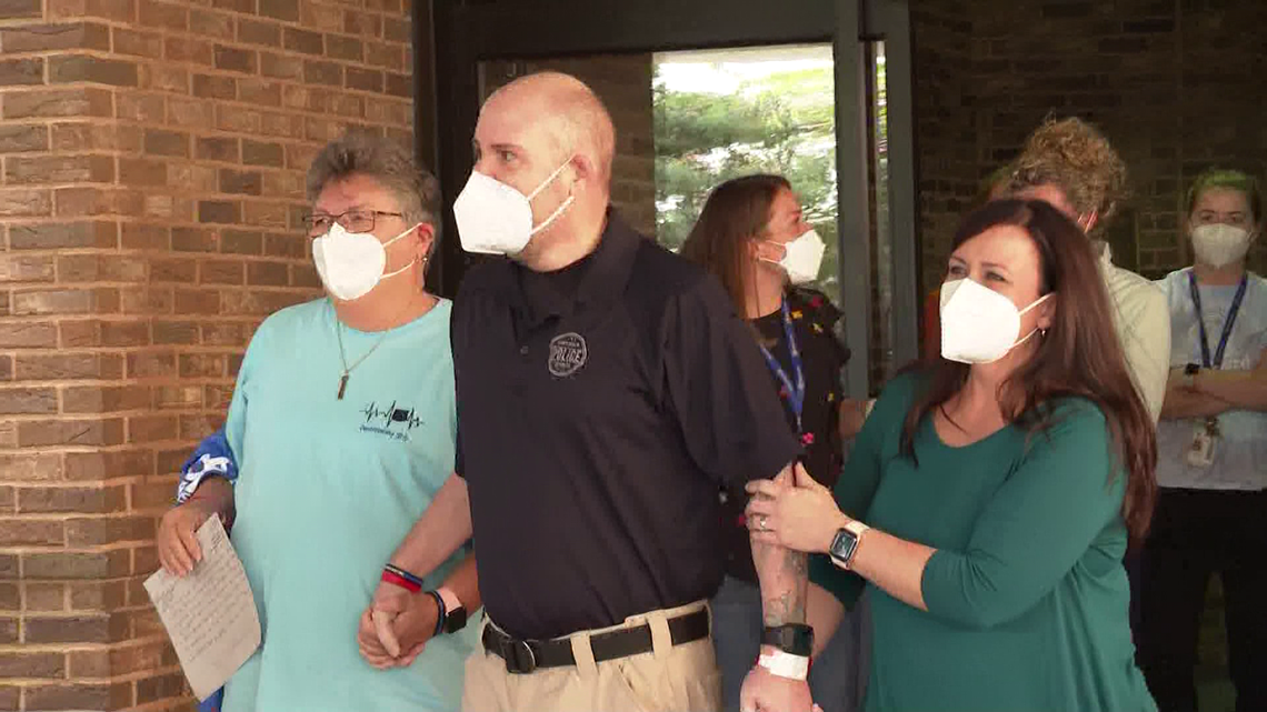 Carrollton officer Rob Holloway leaving hospital | Full route | 11alive.com