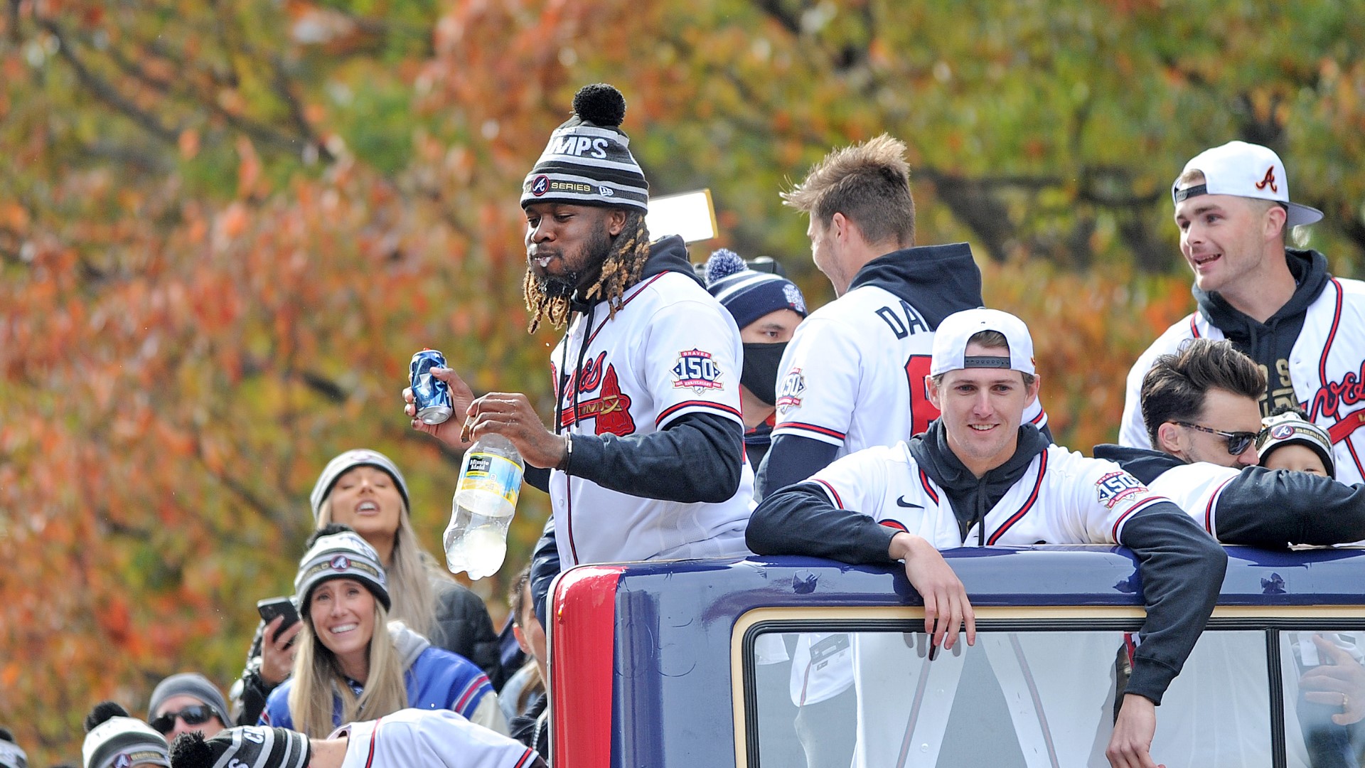 Braves parade | Watch the massive crowd cheer on the Braves | 11alive.com