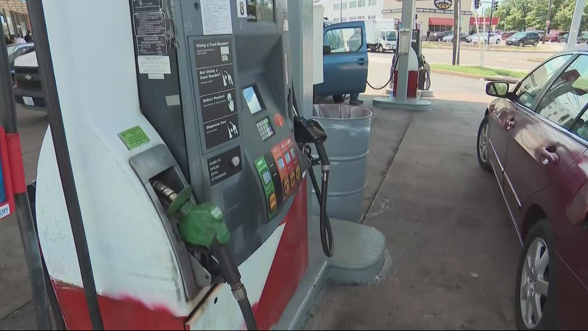Georgia governor signs executive order to suspend gas tax for 2 more ...