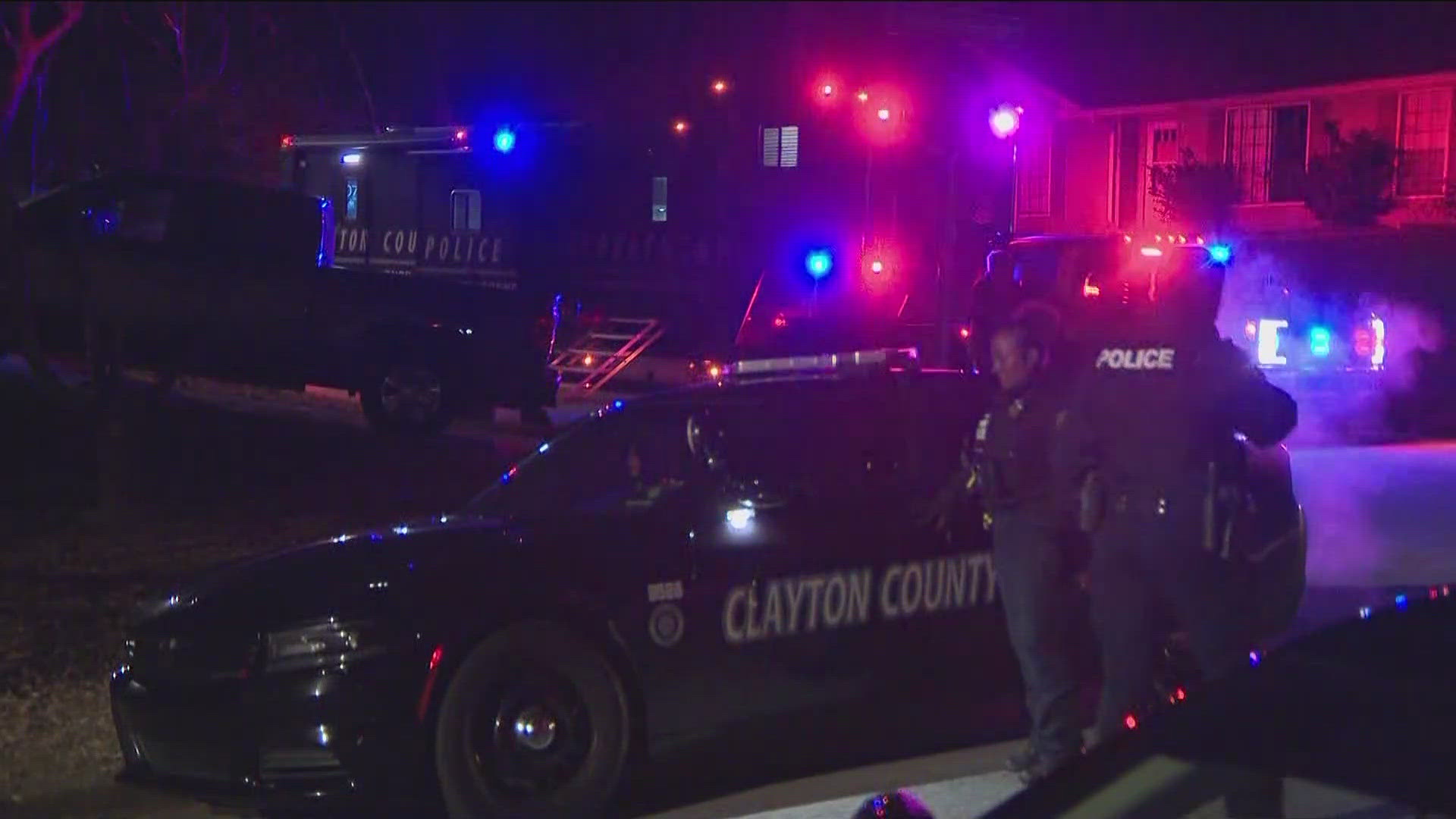 Clayton County SWAT standoff leaves officer hurt, suspect in critical ...