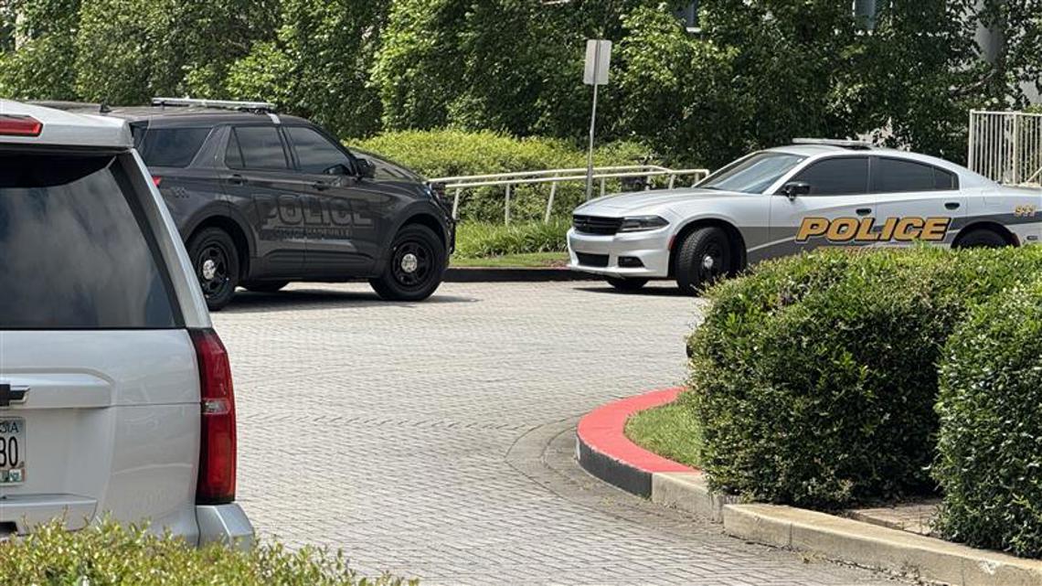 Shooting at Hilton Atlanta Airport hotel, man shot by officers ...