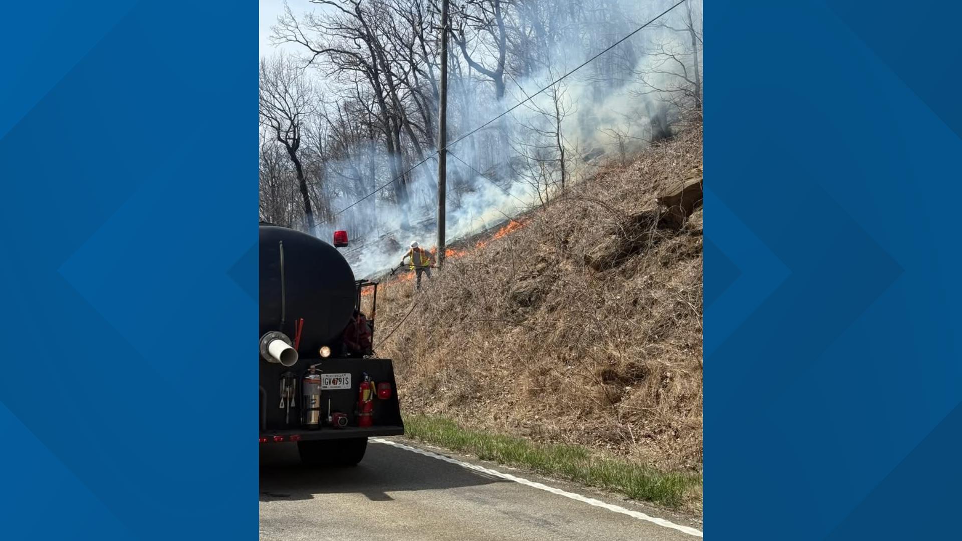 Pickens County fire crews fight Highway 136 wildfire | 11alive.com