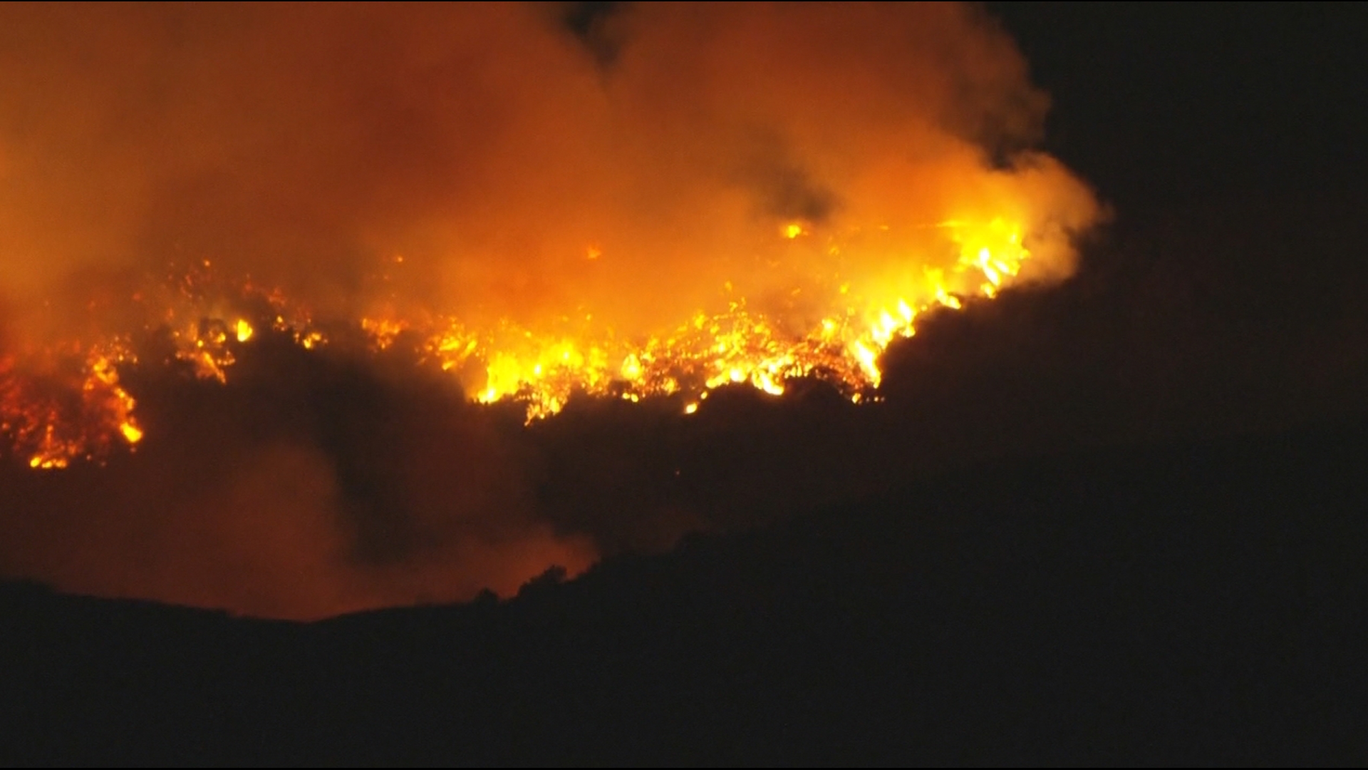 Palisades wildfire aerials | Nighttime view | 11alive.com
