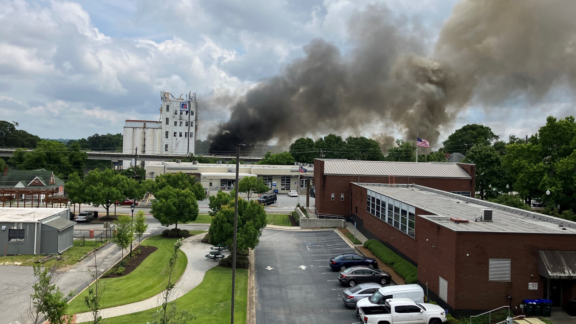 Fire at Manna Pro building in Chamblee | 11alive.com