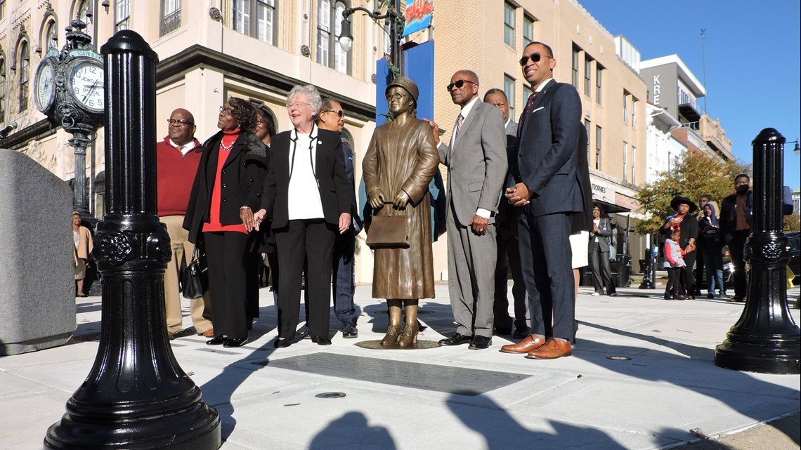 Photos: Rosa Parks statue unveiled in Montgomery, Alabama | 11alive.com