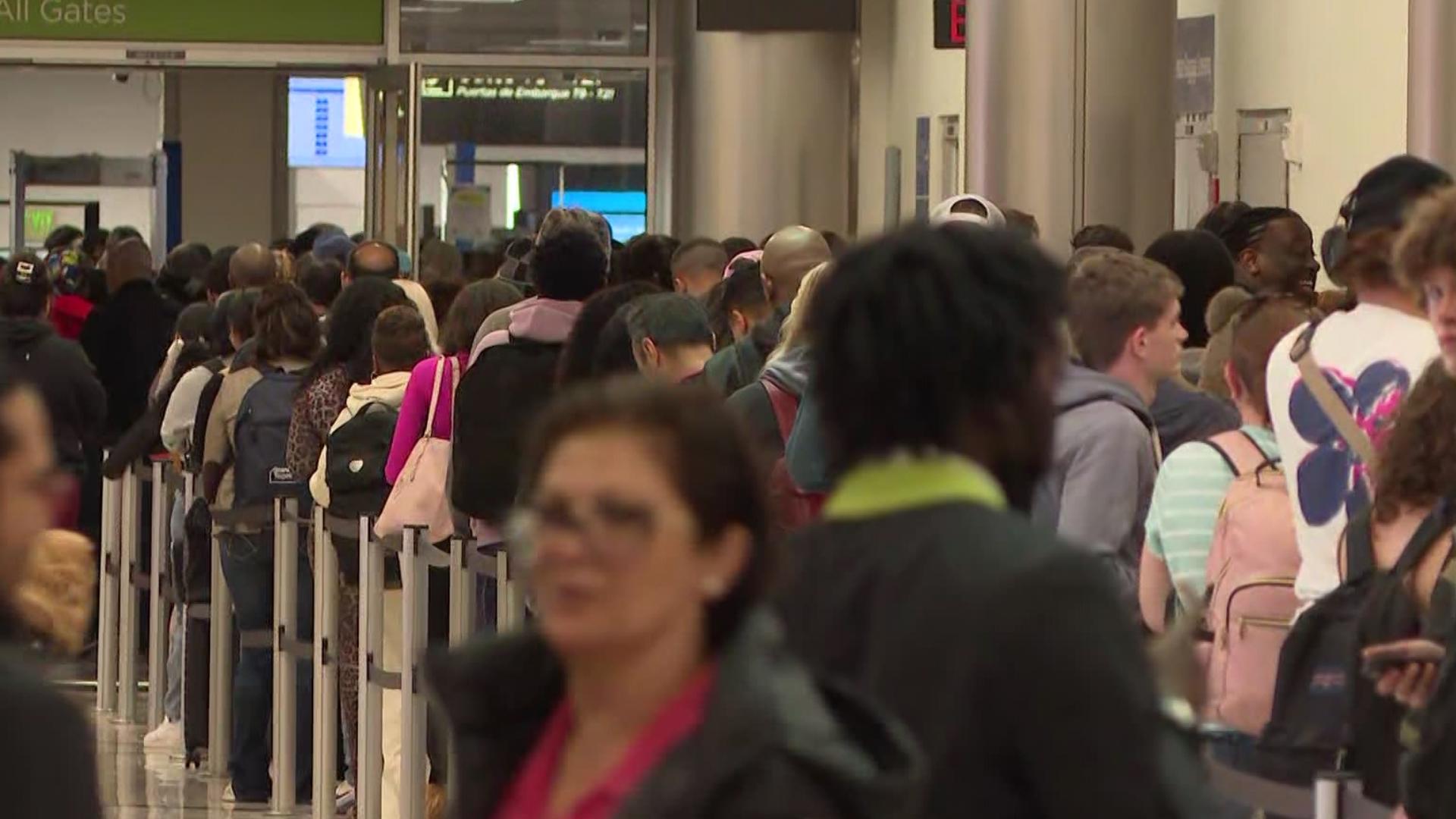 Atlanta airport 'still experiencing extended wait times' this morning ...