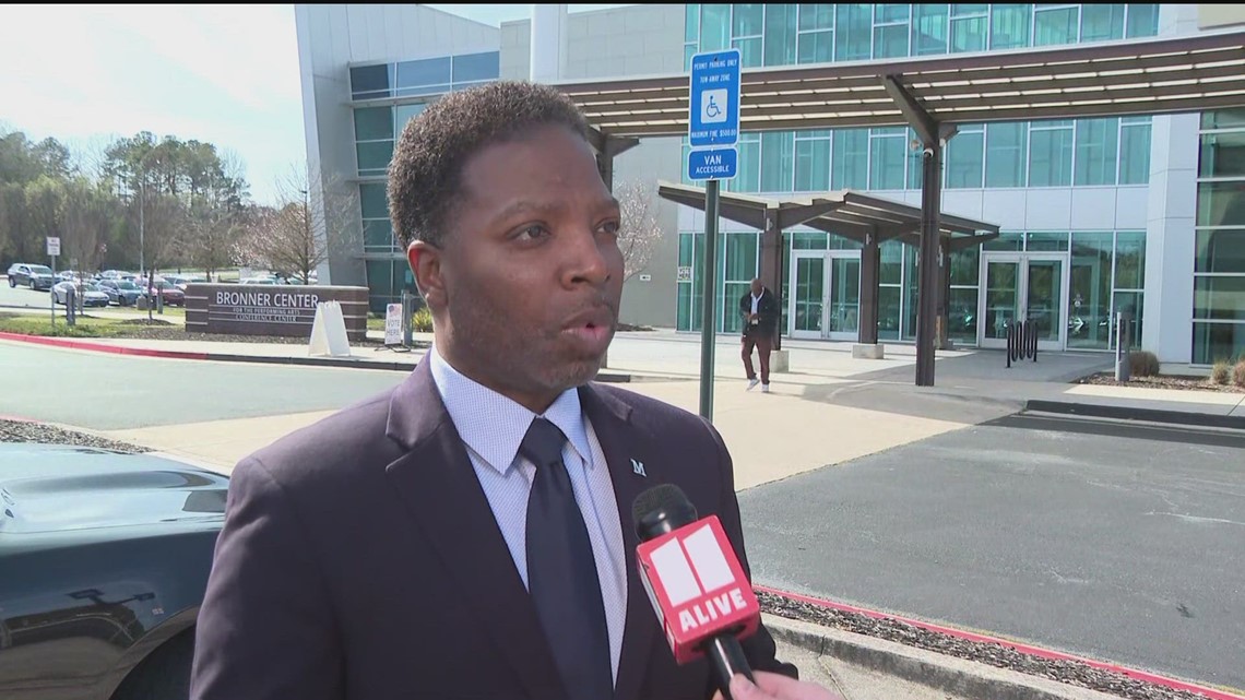 Mableton mayor speaks on incident where officer shot 15-year-old near ...