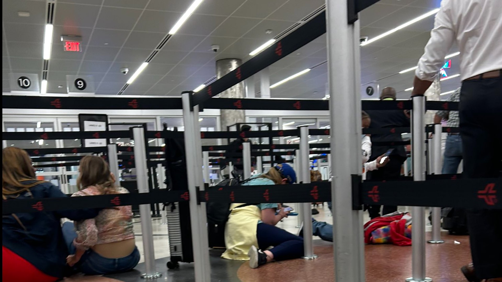 Witness describes woman stabbing people at Atlanta airport | 11alive.com