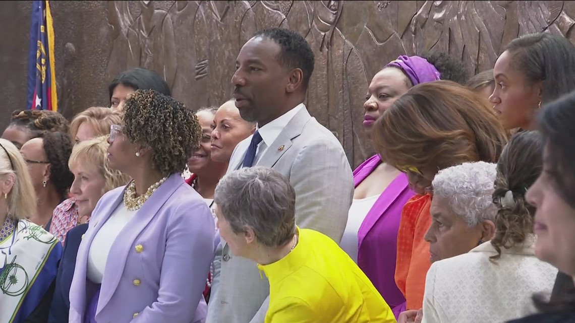 Atlanta mayor introduces city's first women of Atlanta advisory council ...