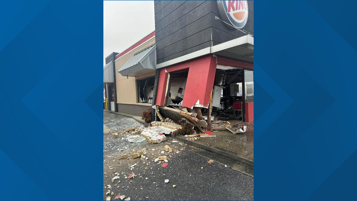 Van crashes into Burger King in Lavonia, Georgia | Photos | 11alive.com