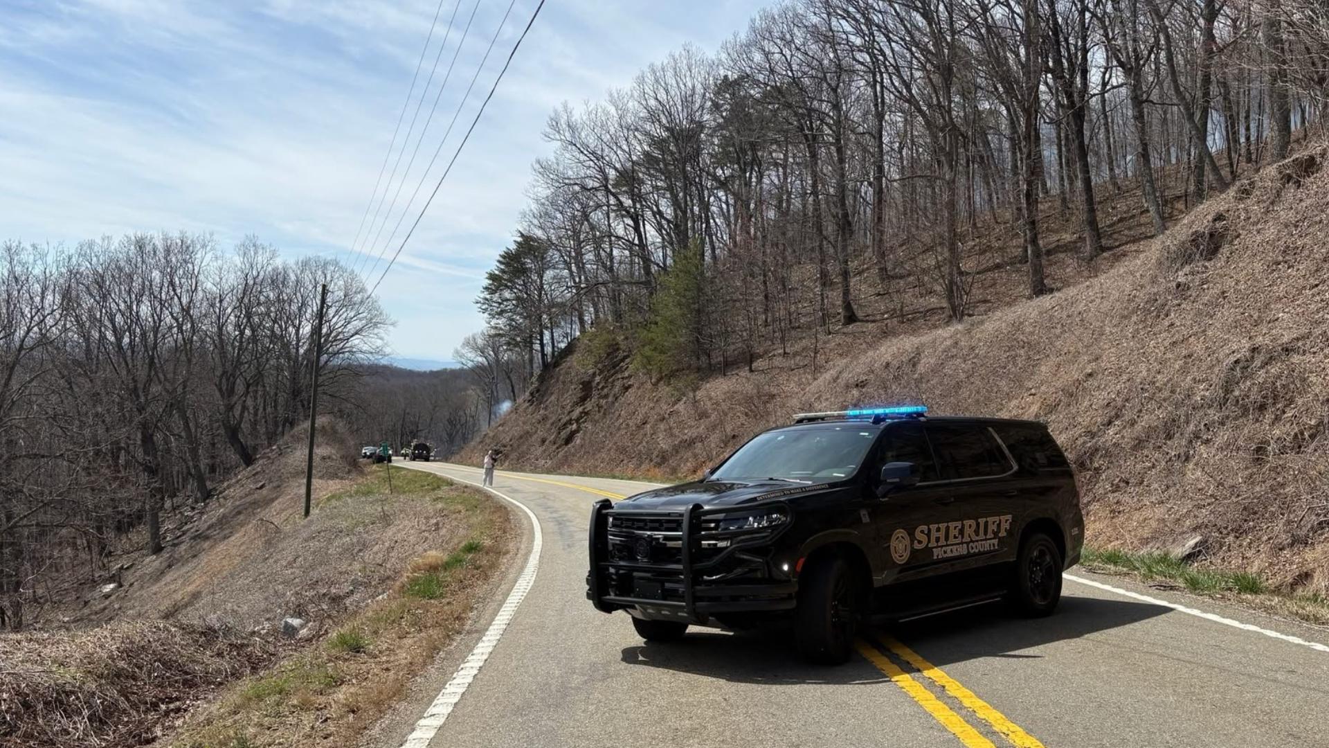 Pickens County fire crews fight Highway 136 wildfire | 11alive.com