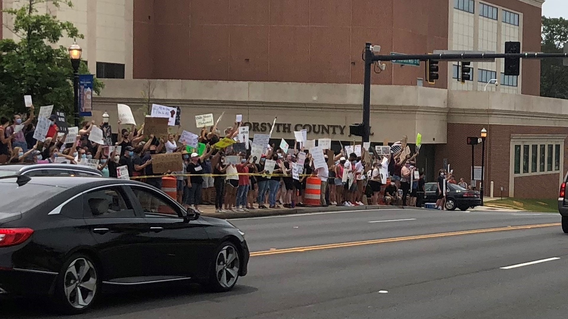 Forsyth County and Cumming protests draw hundreds to courthouse ...