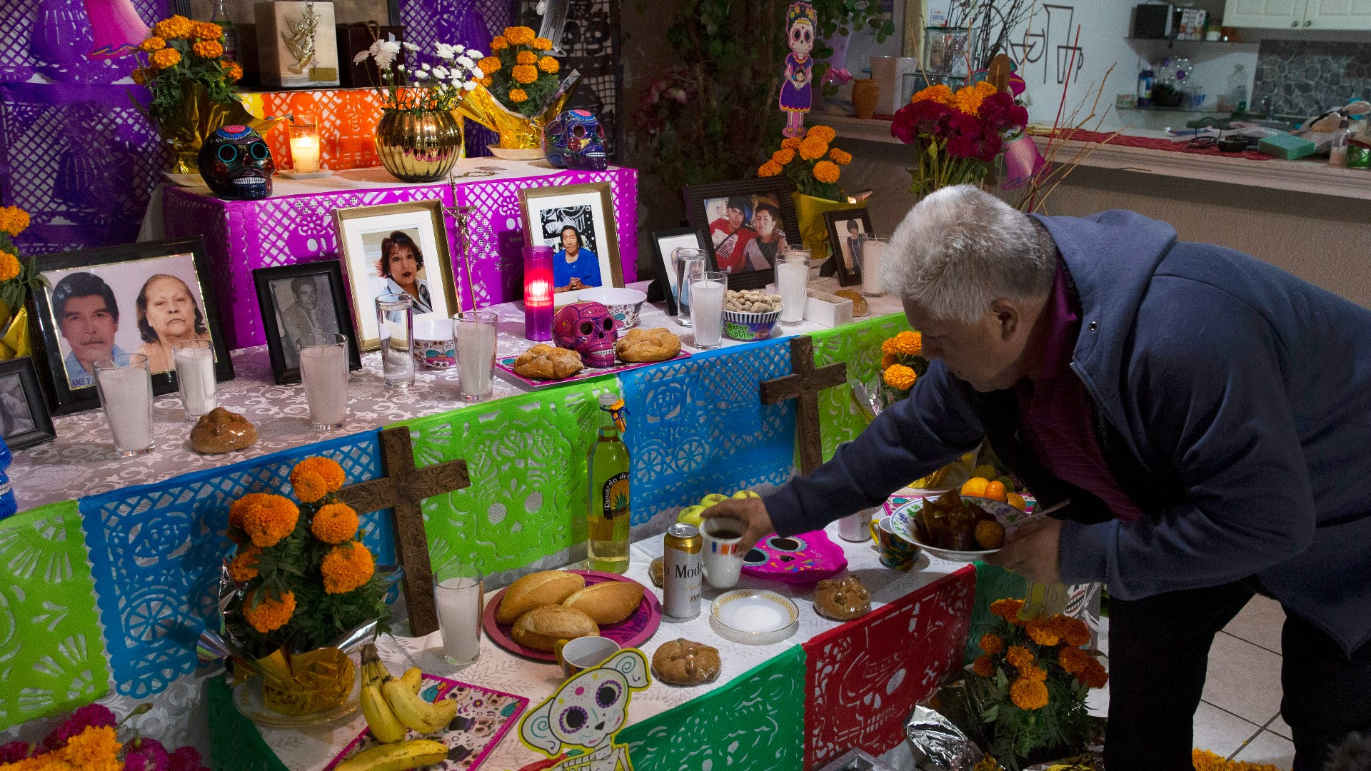 How to make an ofrenda for Día de los Muertos | 11alive.com