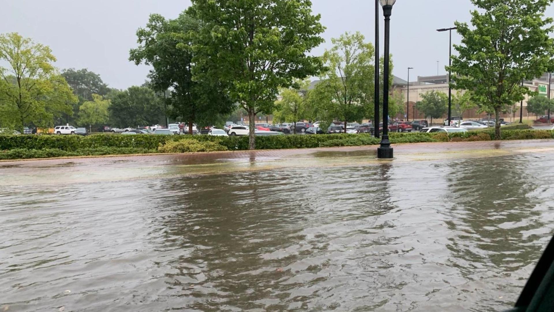 Roads flooded in metro Atlanta after heavy rain | 11alive.com