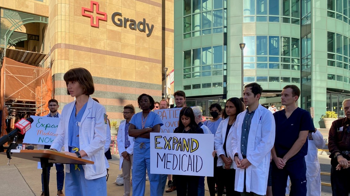 Hospital workers rally for Medicaid expansion | 11alive.com