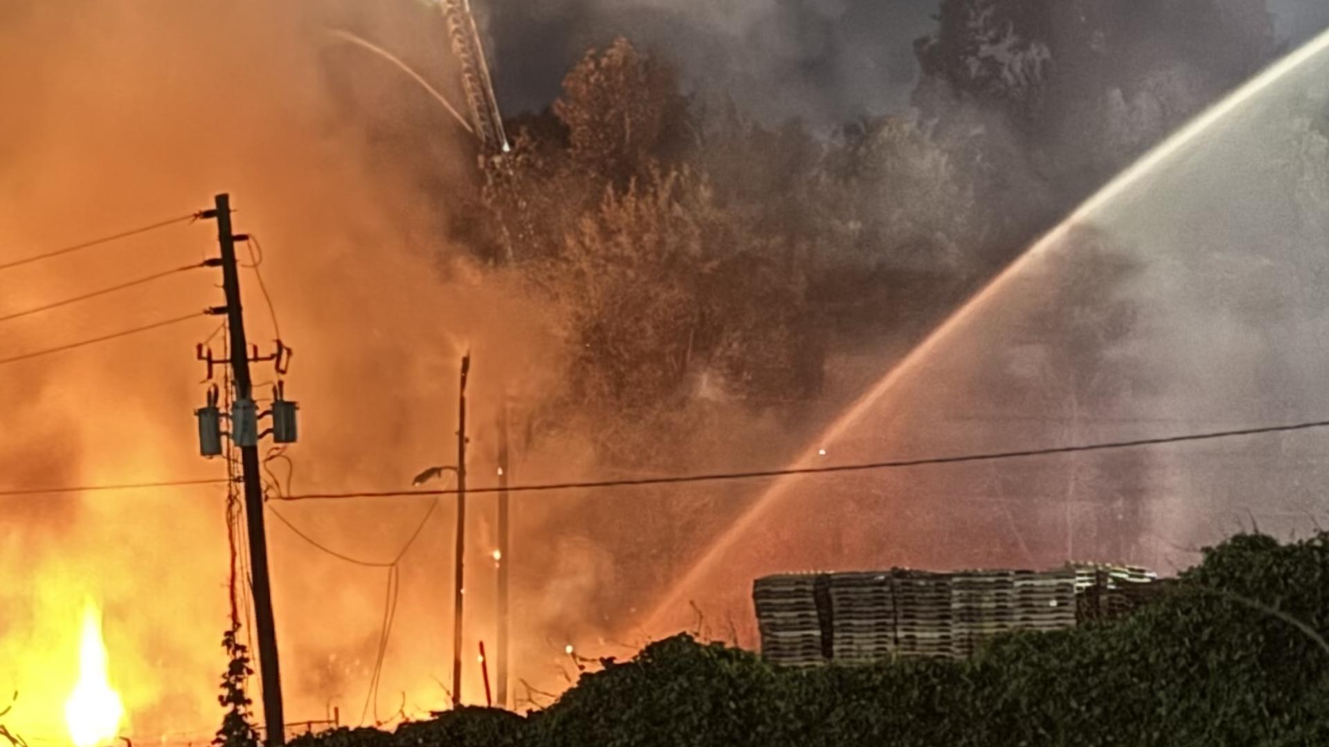 Southeast Atlanta roads reopen after fire near pallet businesses ...