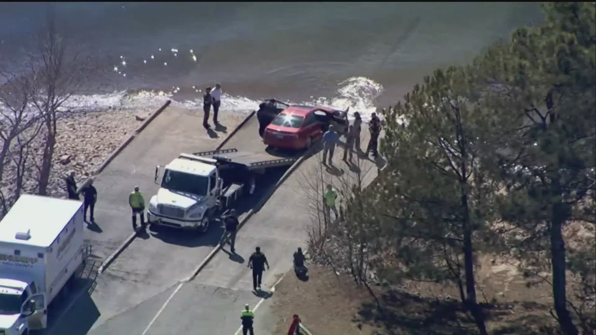 Body found in car submerged in Lake Lanier | 11alive.com