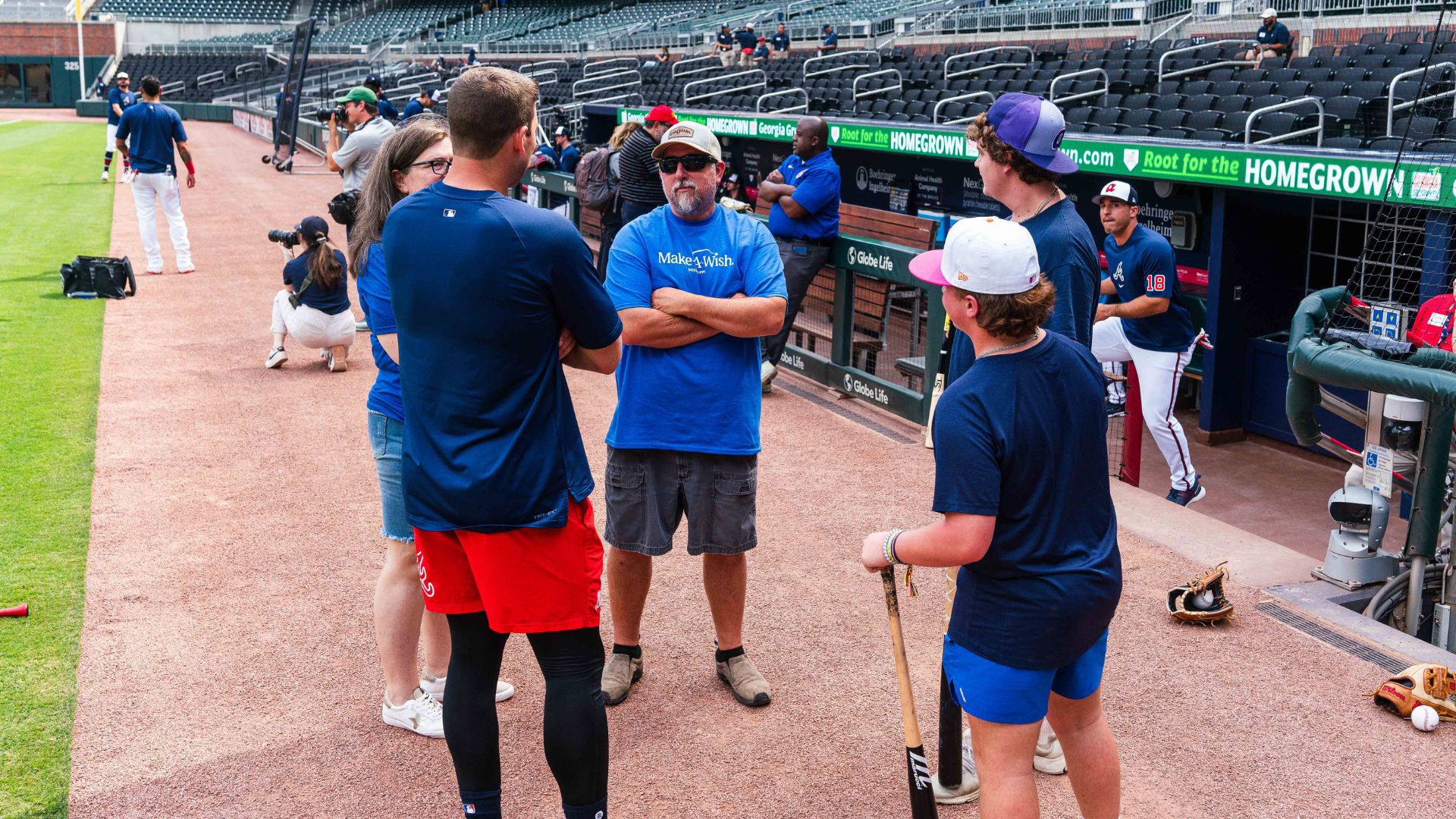 Leukemia survivor meets Braves players at Truist Park | 11alive.com