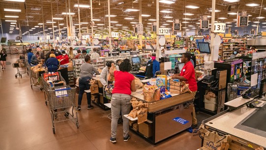 Tyler Perry buys people groceries at 44 Atlanta Kroger stores | 11alive.com