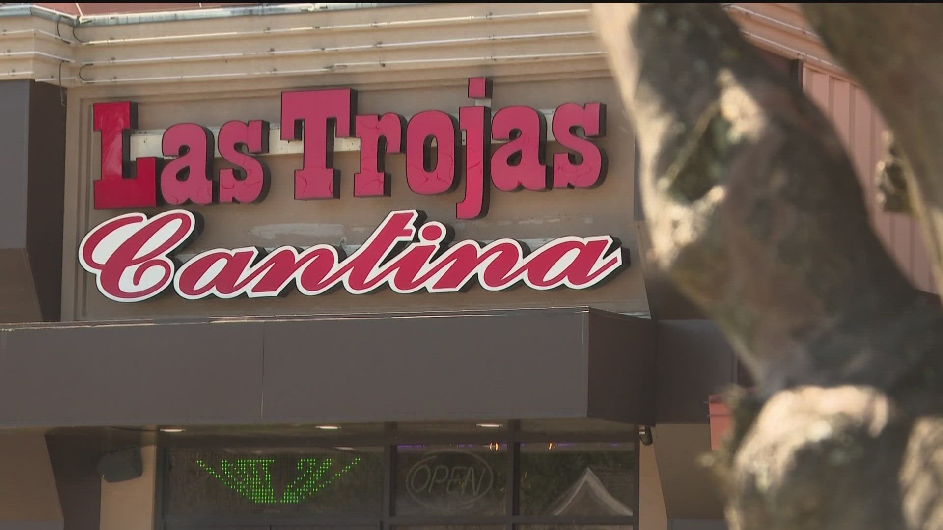 Police investigate if razor blade found in woman's taco salad at Morrow ...