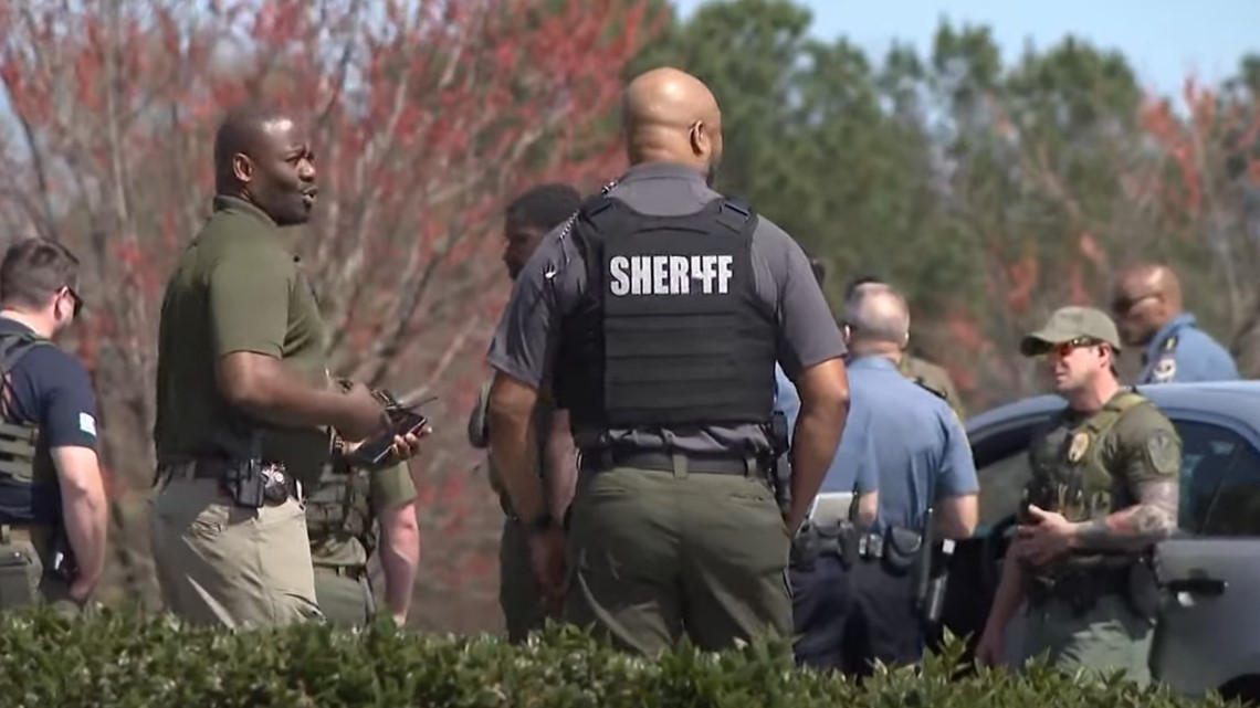 Passenger describes barricaded gunman in Greyhound bus, SWAT | 11alive.com