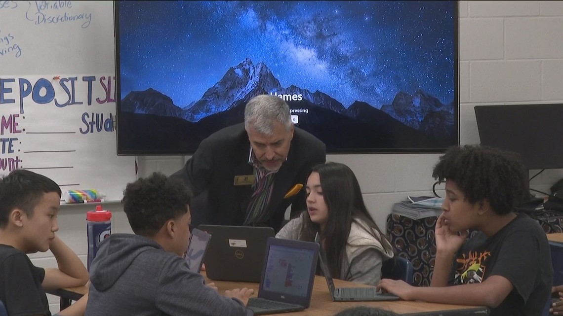 Gwinnett educator uses innovative approach to teach business | 11alive.com