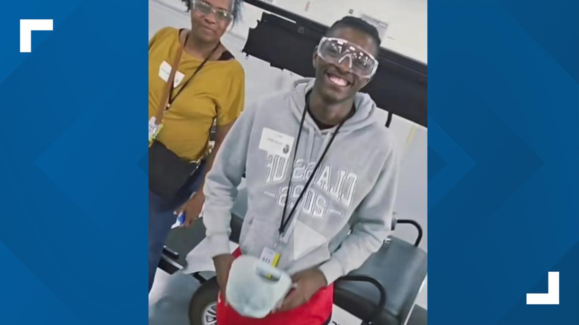 Burger King worker who went viral for rushing to job after graduation ...