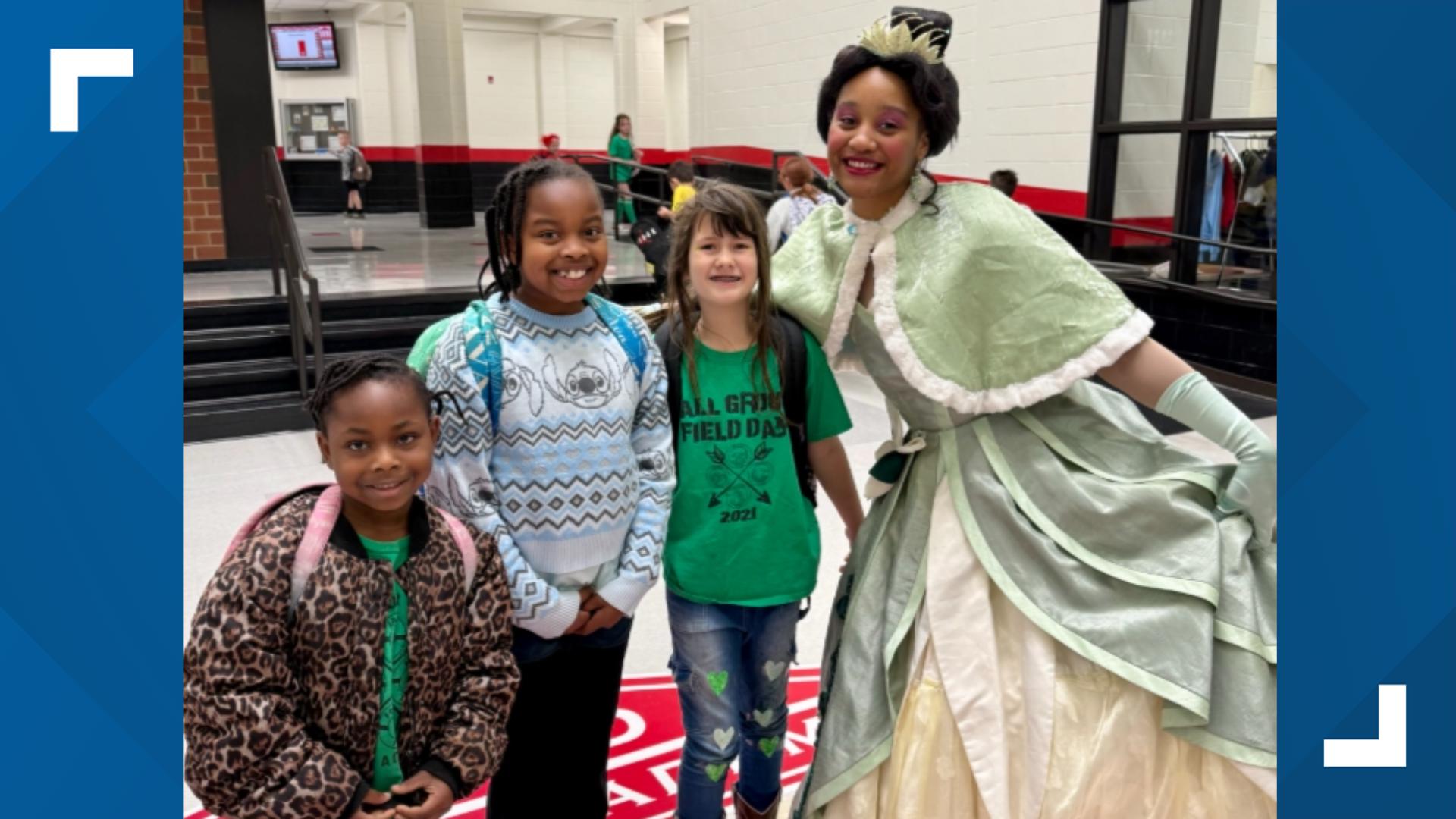 Ball Ground Georgia school drop off line character program sparks ...