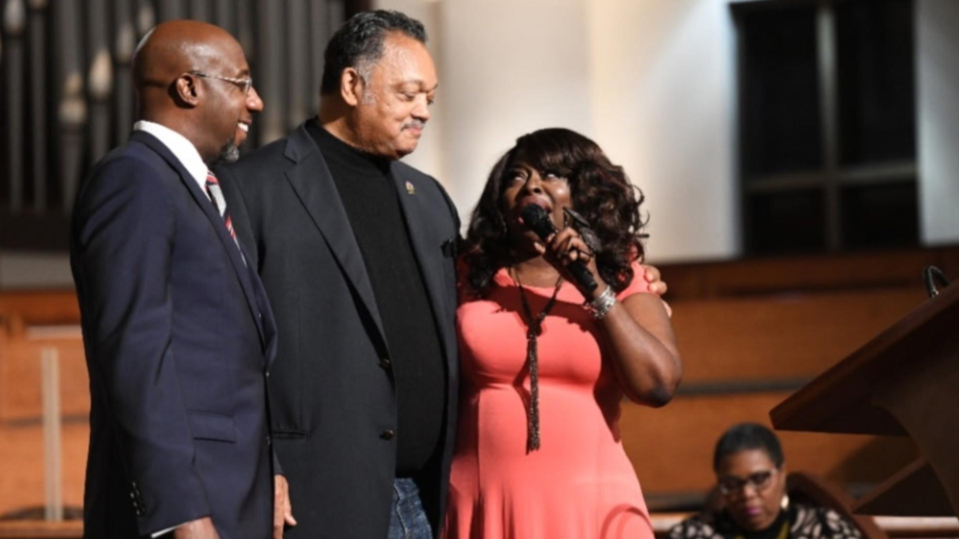 R&B star Angie Stone dies at 63 in highway crash; fans pay tribute ...