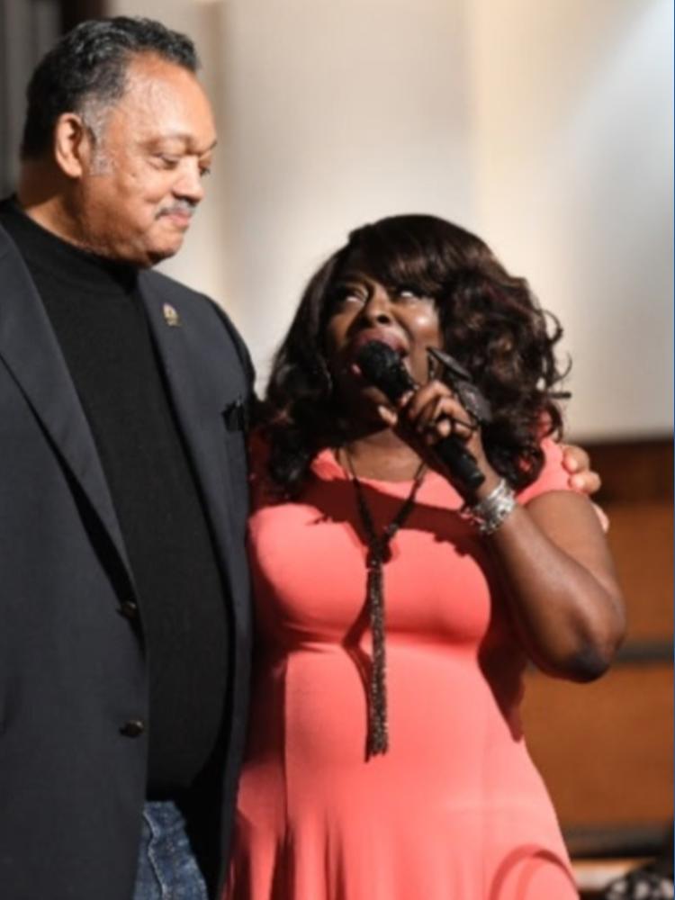 R&B star Angie Stone dies at 63 in highway crash; fans pay tribute ...