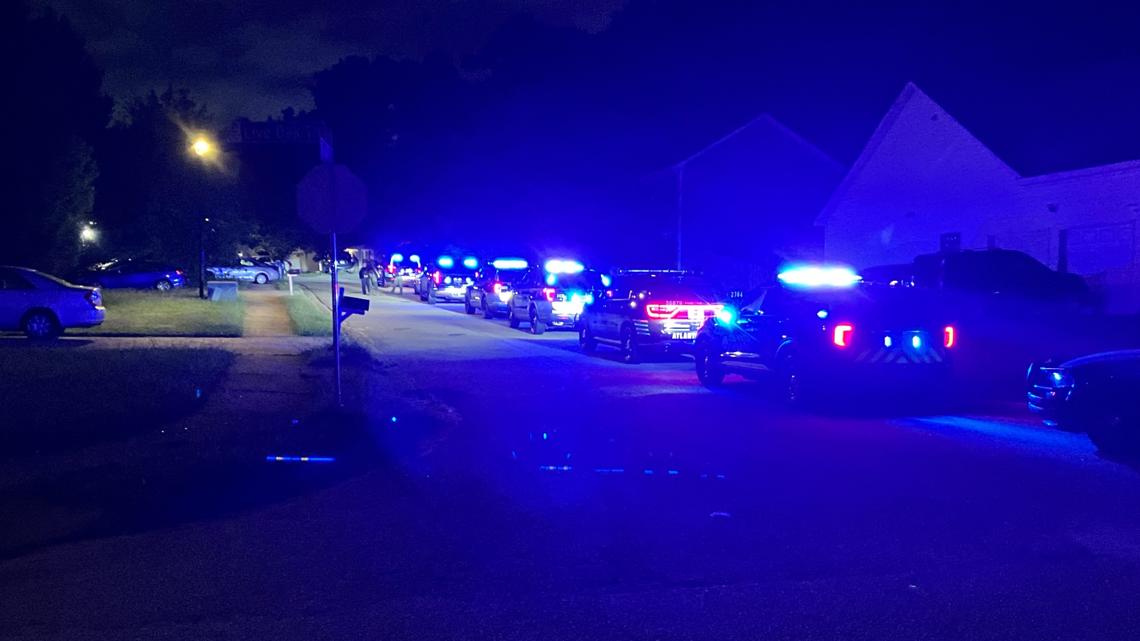 Armed carjacking in Atlanta, police chase ends in neighborhood ...