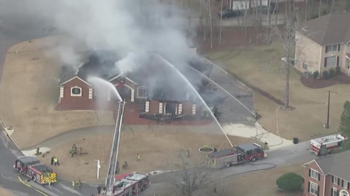 South Fulton fire engulfs home | 11alive.com