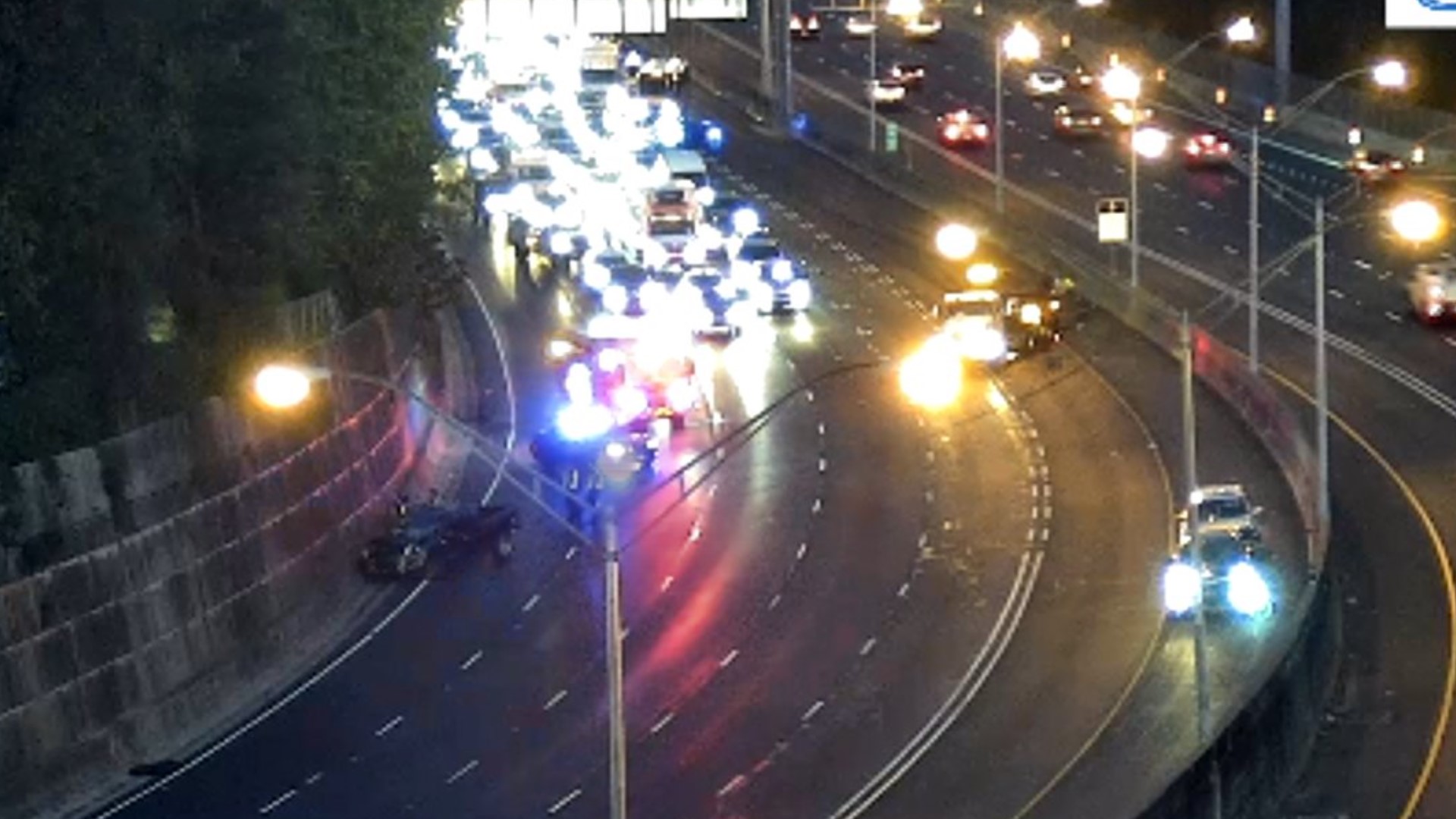 Atlanta traffic | I-75 crash, lanes briefly shut down | 11alive.com