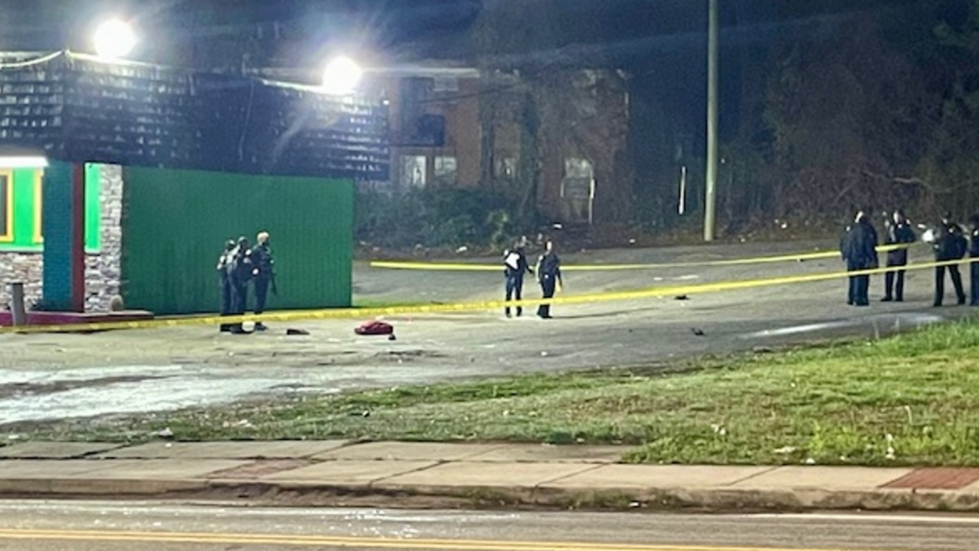 Man in critical condition after southwest Atlanta shooting | 11alive.com