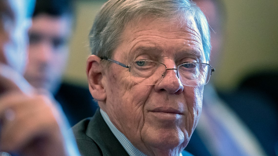 Sen. Warnock introduces Senate resolution honoring Johnny Isakson ...