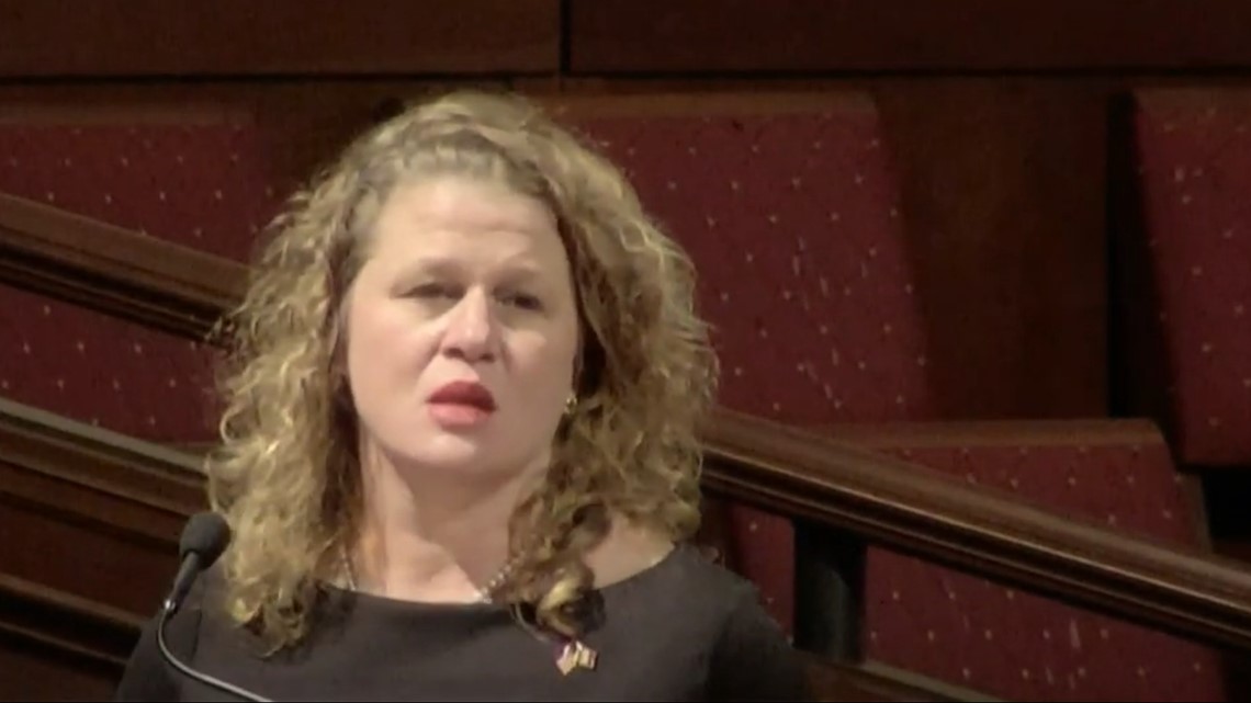 Julie Mitchell, daughter of Sen. Johnny Isakson, speaks of her father's ...