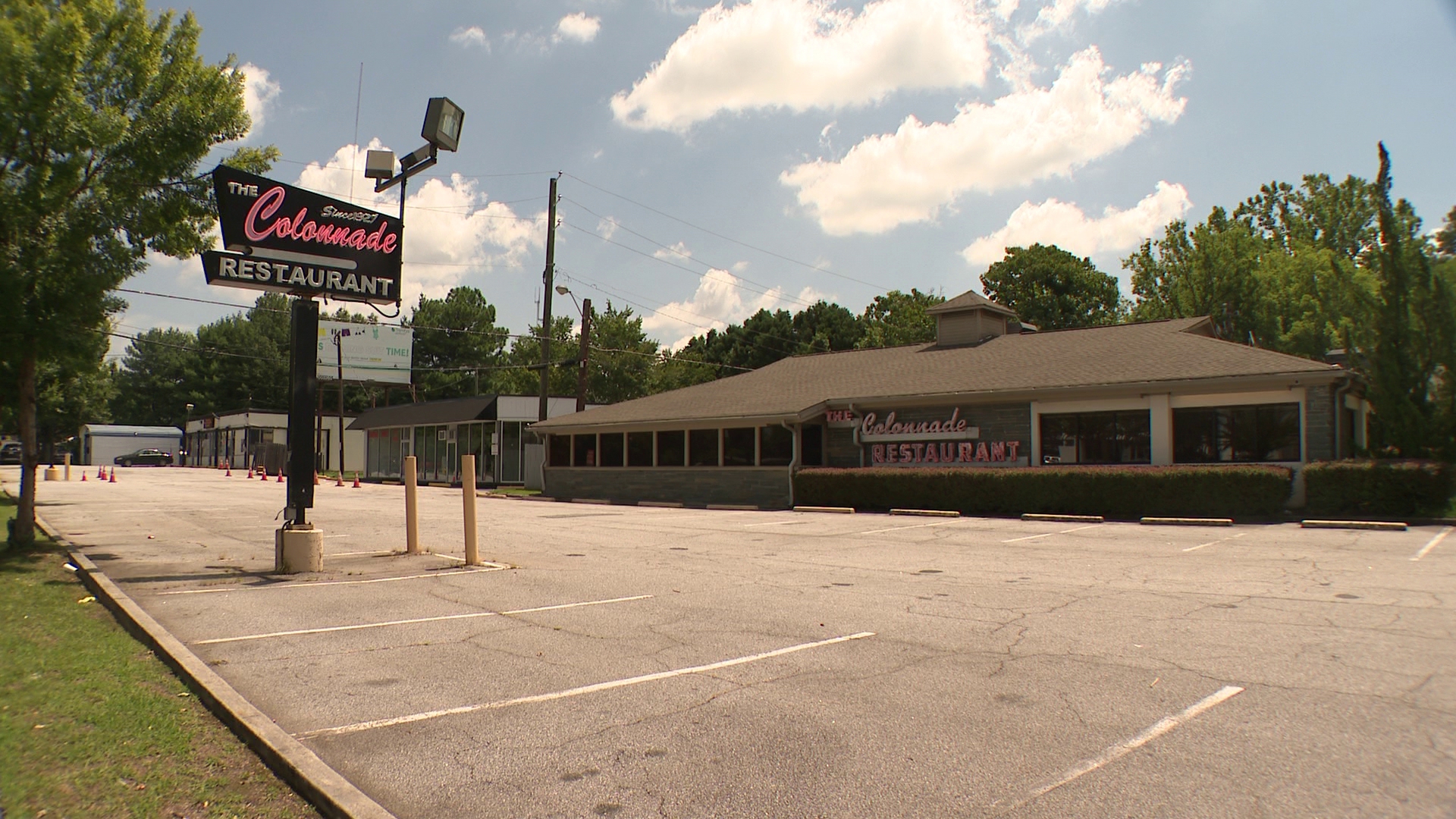 Longtime Atlanta restaurant The Colonnade hits the market | 11alive.com